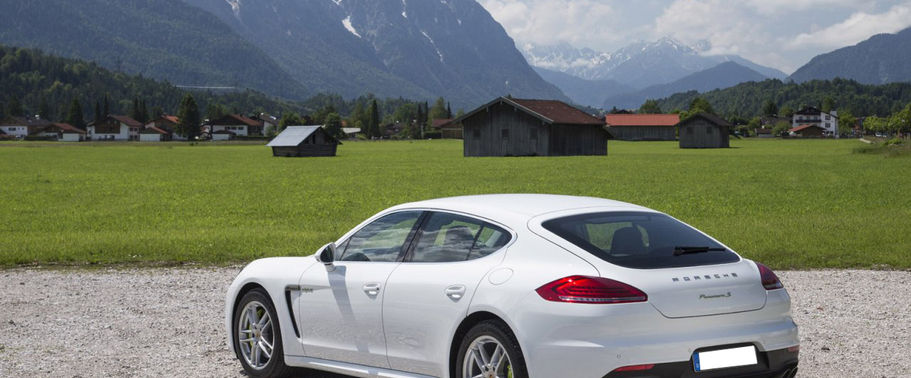 Discontinued Porsche Panamera S E-Hybrid Features & Specs